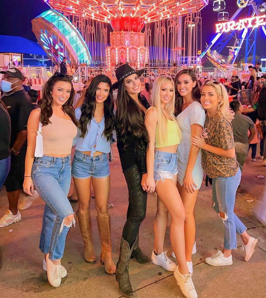 At the State Fair | Scrolller