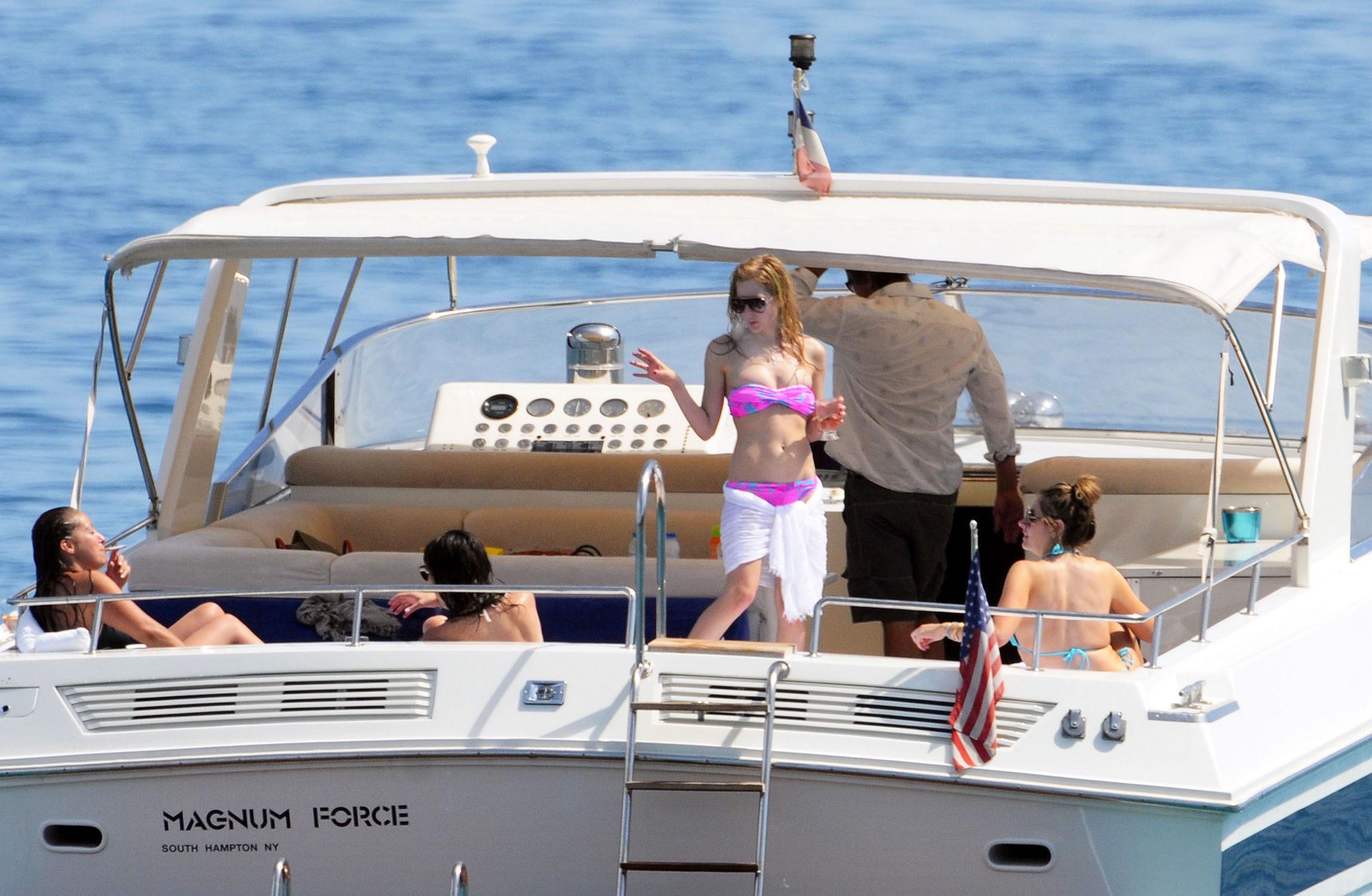 Avril Lavigne | Scrolller