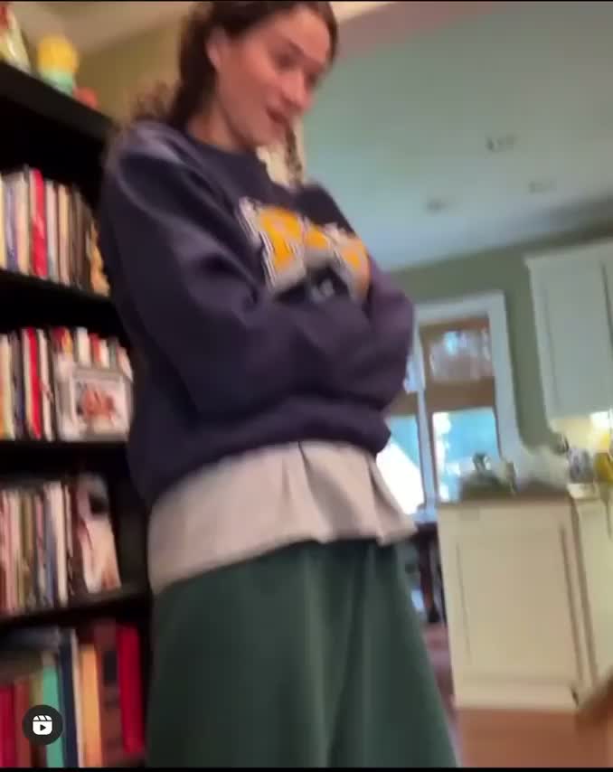 Back foot taps | Scrolller