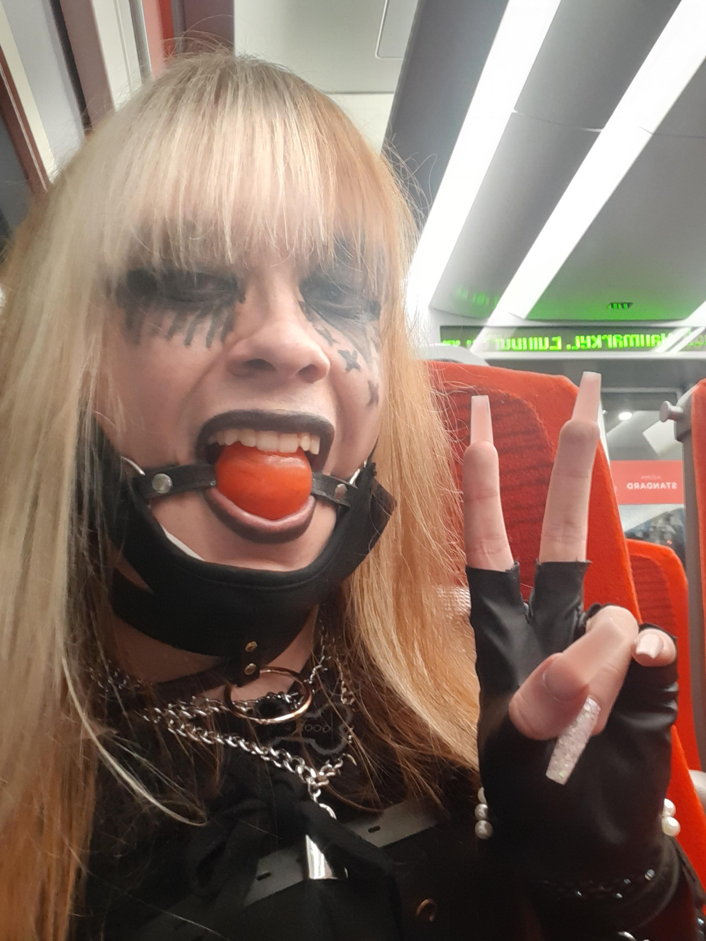 Back on the train, gag back in~ | Scrolller