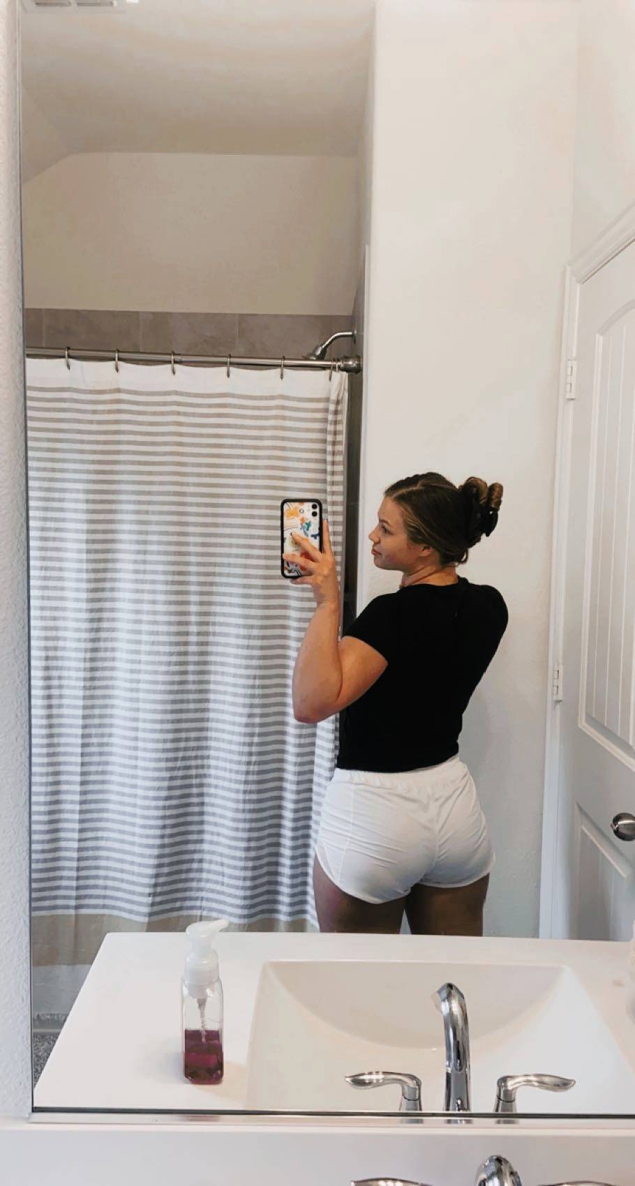 Bathroom Selfie Scrolller