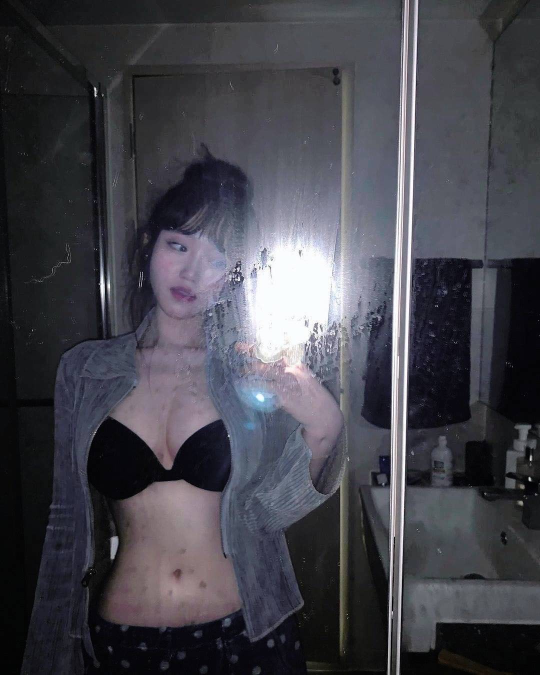 Bathroom selfie | Scrolller