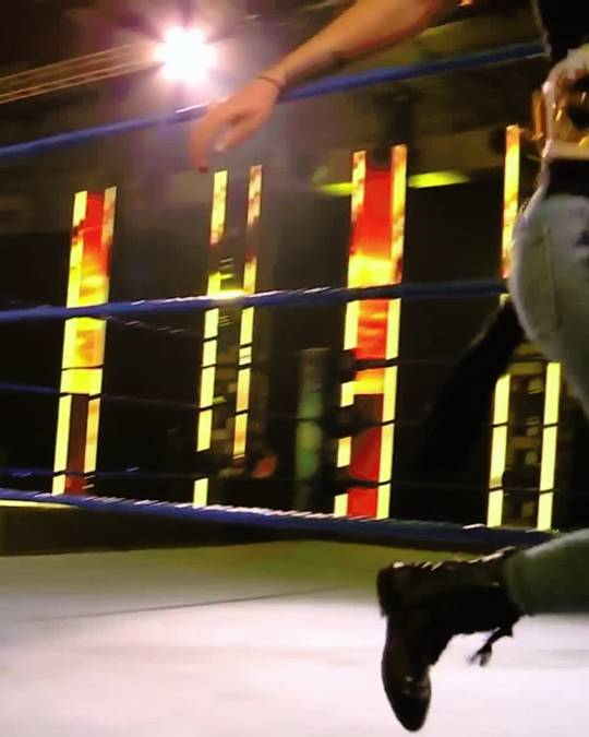 Bayley In Tight Jeans Scrolller