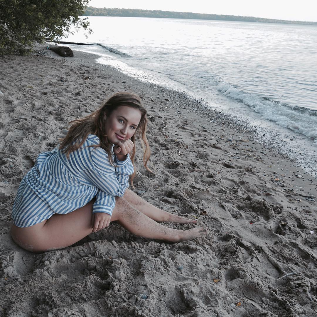 Beautiful legs | Scrolller