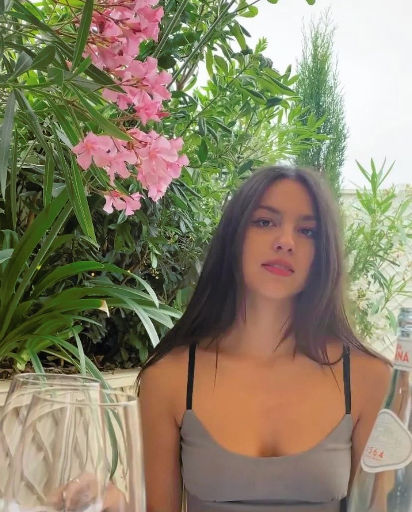 Beautiful Liv | Scrolller