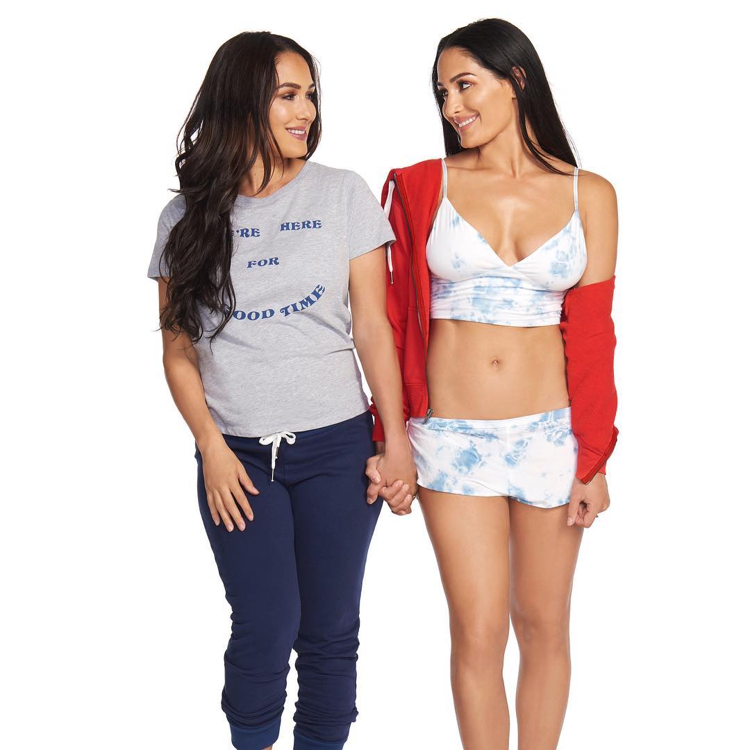 Beautiful Twins | Scrolller