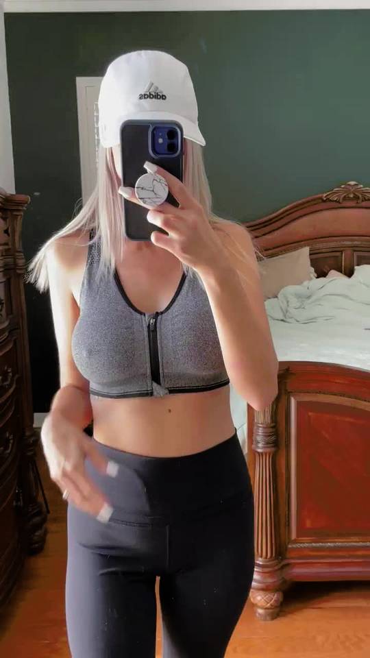 Before my neighborly stroll | Scrolller