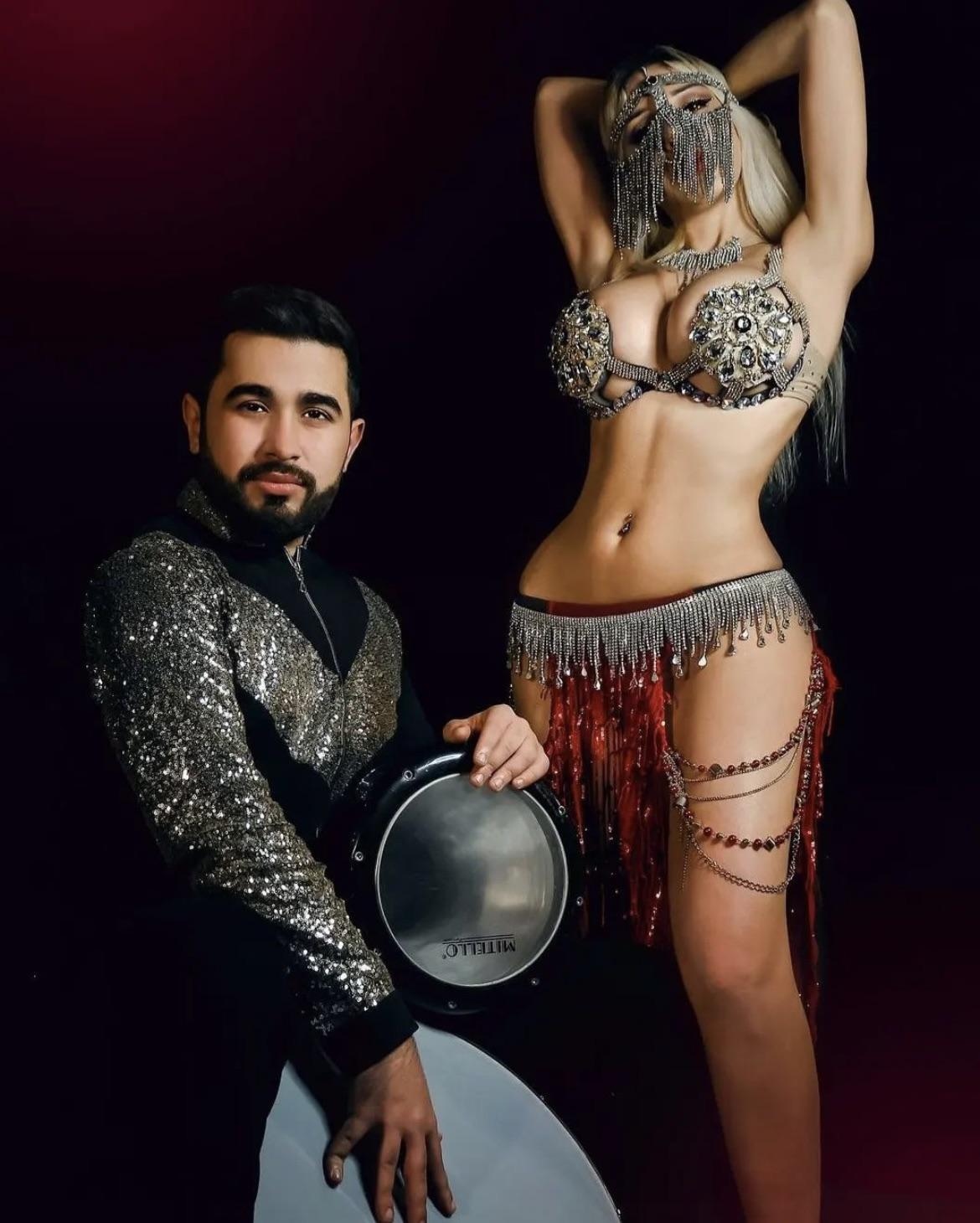 Belly dancer & drummer | Scrolller