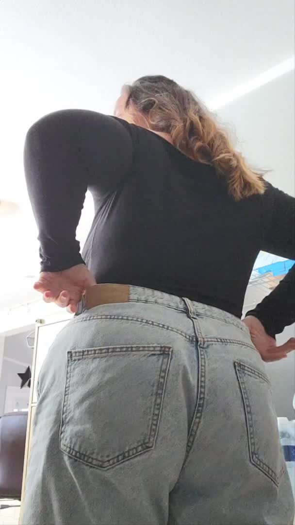 bend me over in the mailroom?? promise I'll be quiet | Scrolller