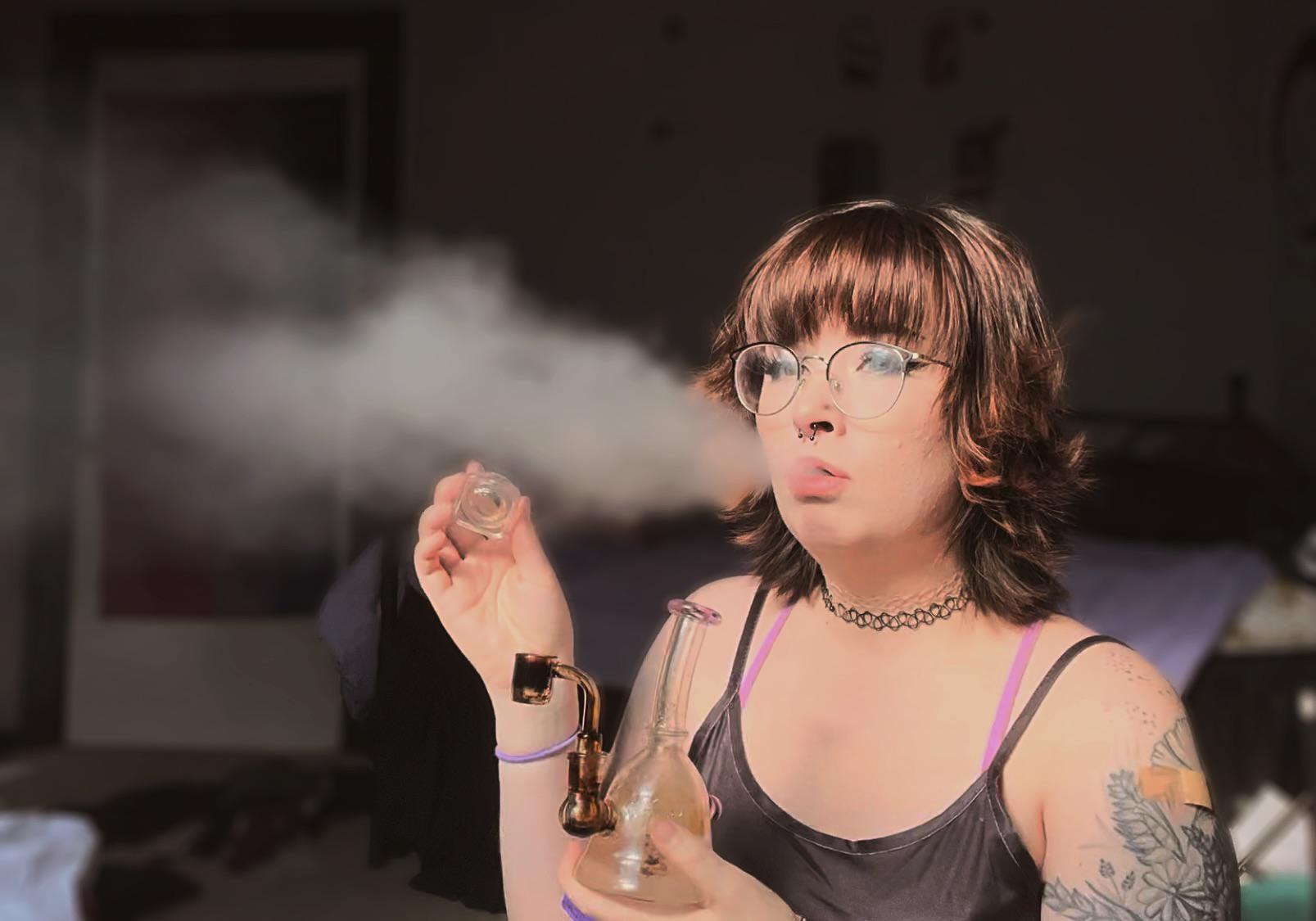 Big dab hits are my favorite, wanna join me? | Scrolller