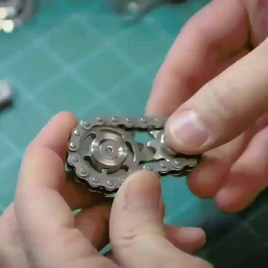 Bike Chain Spinner | Scrolller