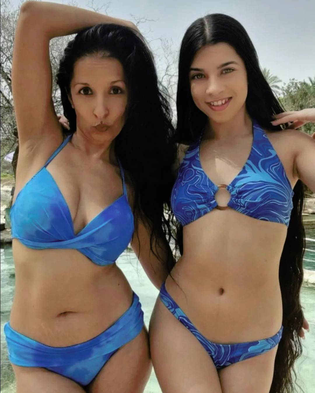 Bikini mom daughter duo pits | Scrolller