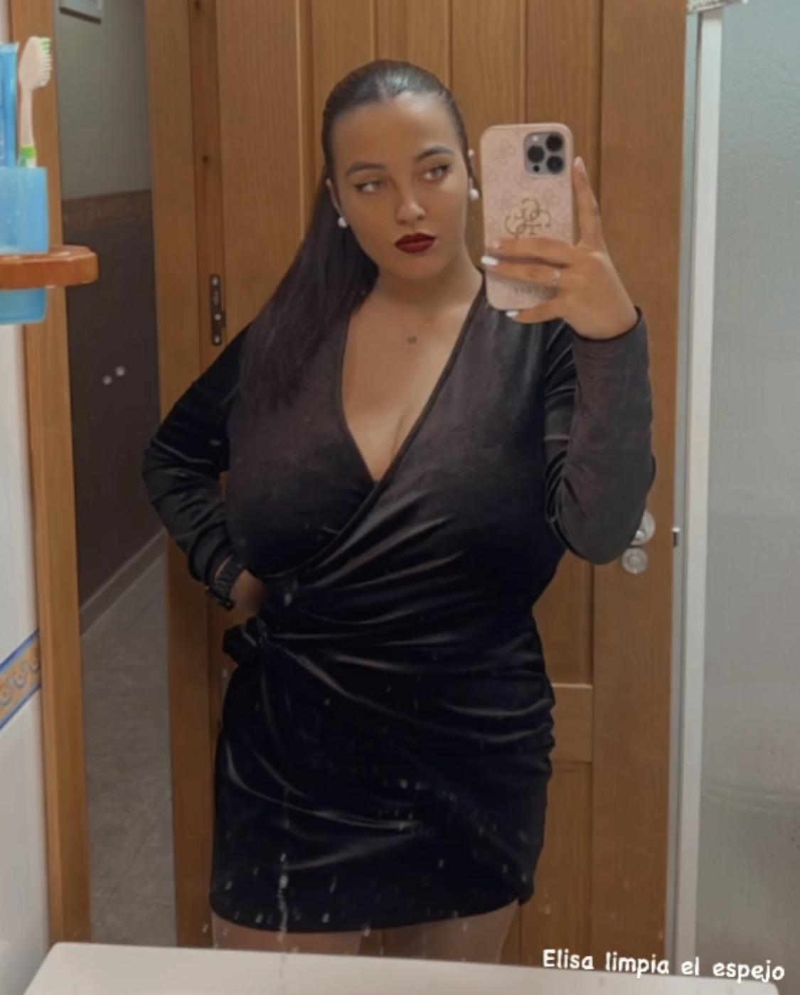 Black dress 🖤 looks soft | Scrolller