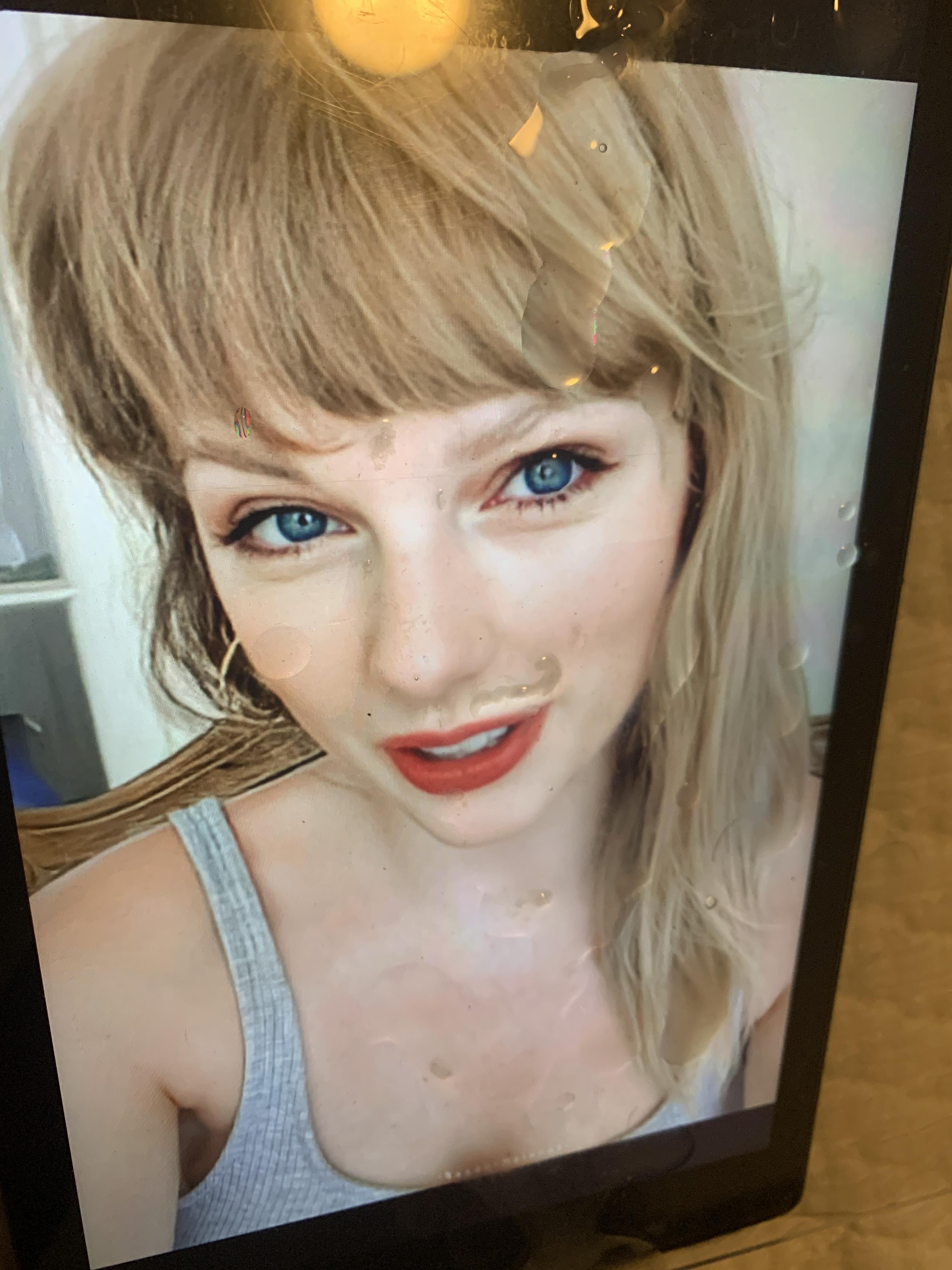 Blasting Taylor Swift's Beautiful Blue Eyes! | Scrolller