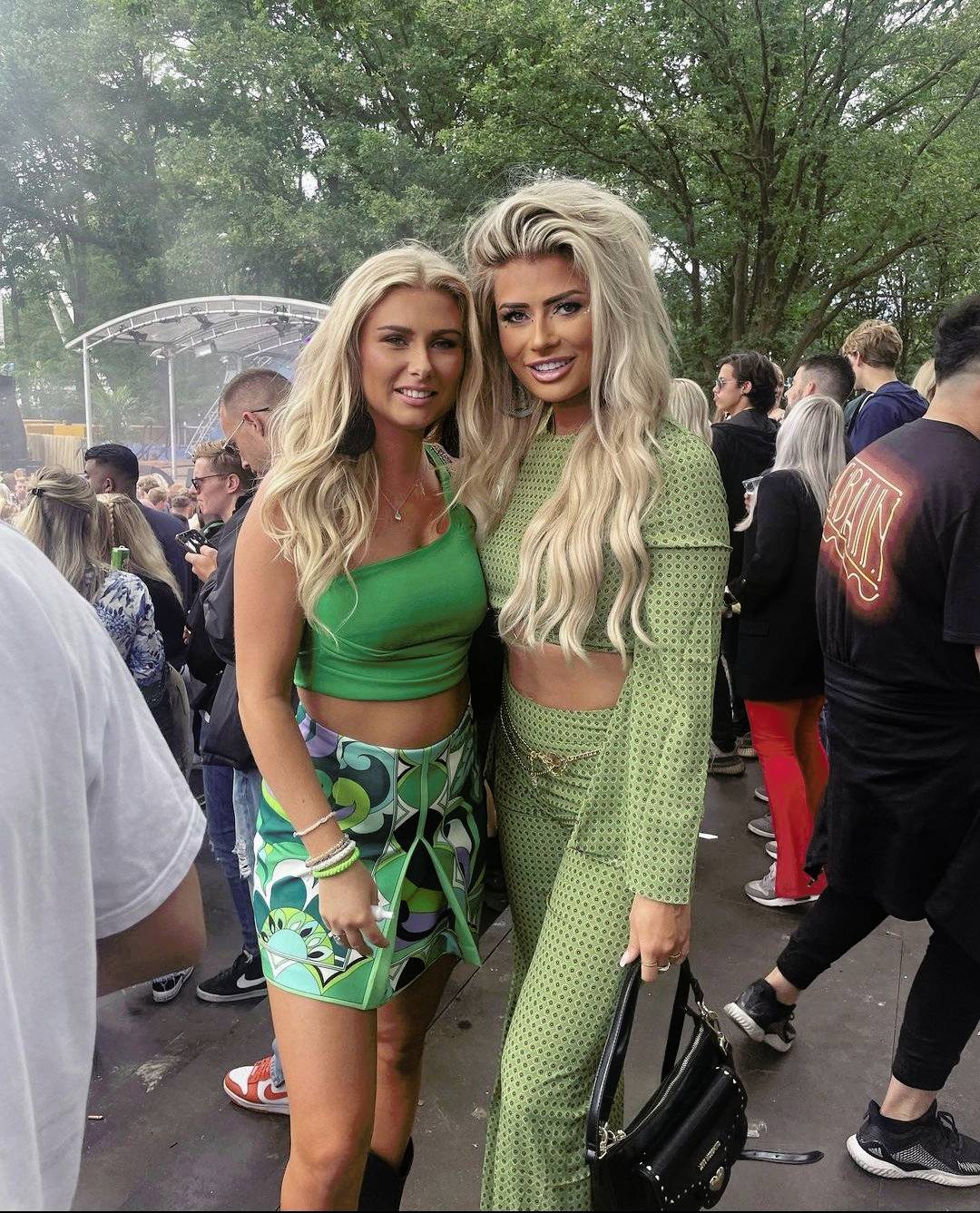 blonde duo | Scrolller