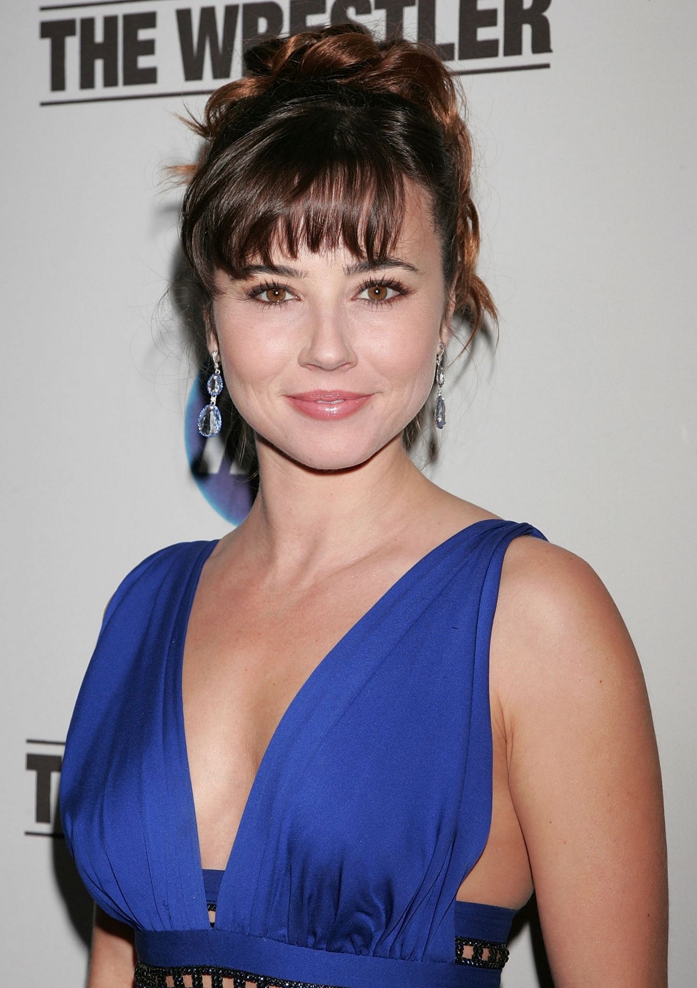 Blue dress and a fancy updo at an Oscars 2009 event | Scrolller