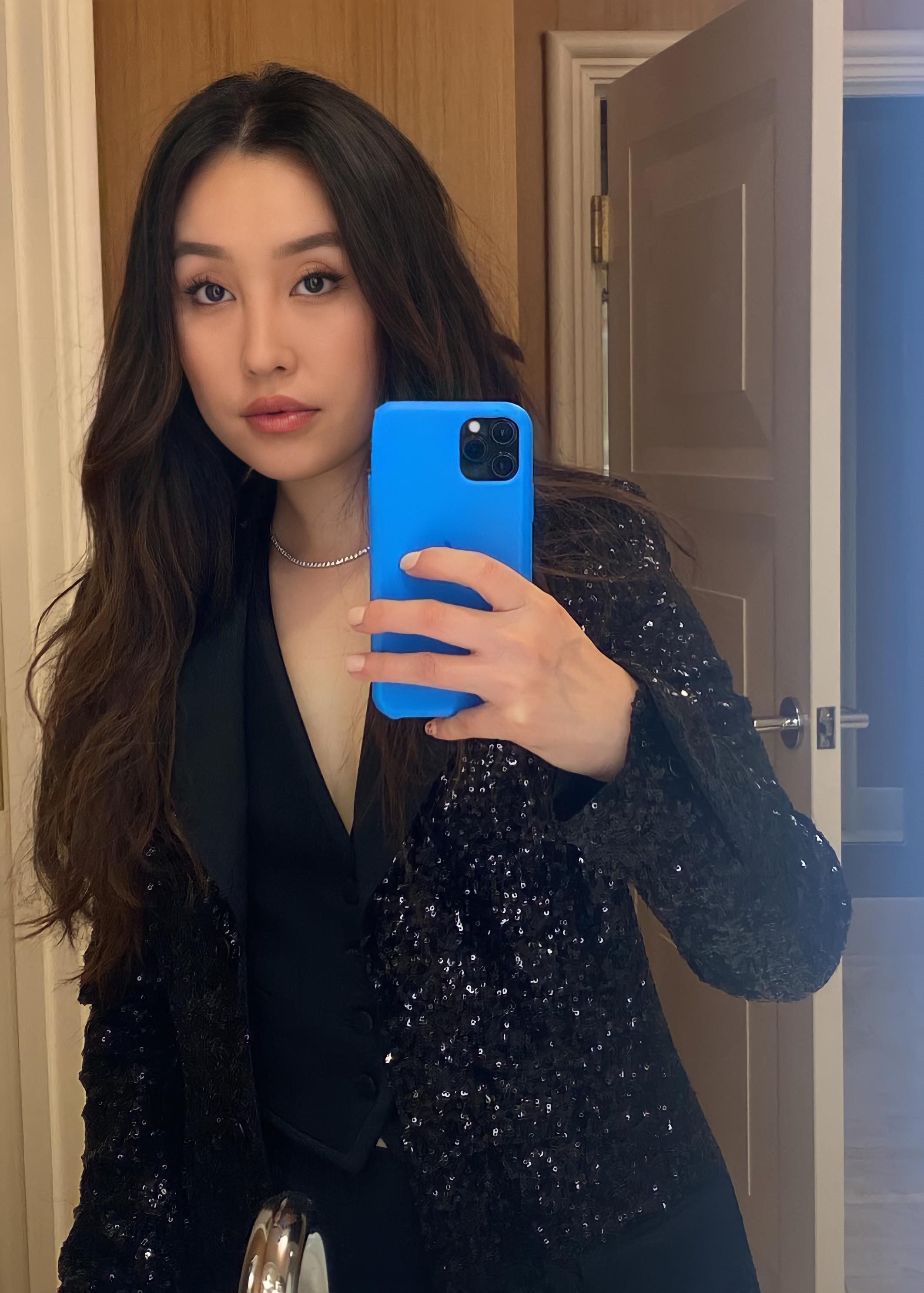 Blue Phone | Scrolller