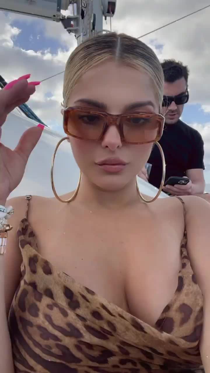 boat leopard | Scrolller