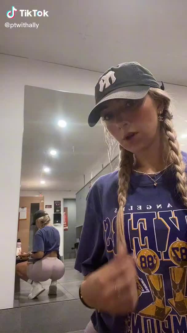 Booty Jiggle | Scrolller