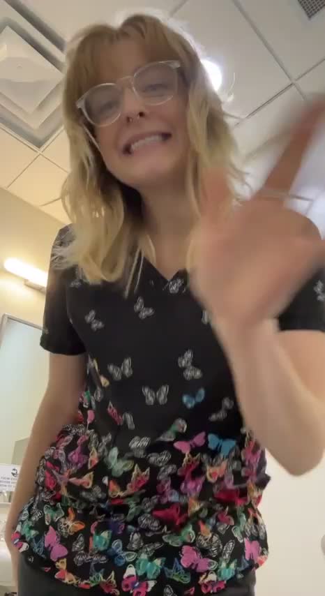 Bored at work. Let me entertain you? | Scrolller