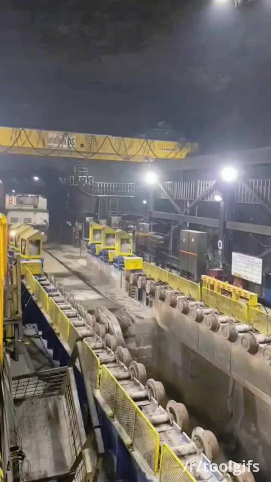 Bottom dump hopper wagons | Scrolller