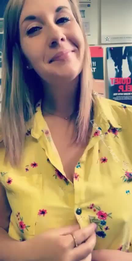 Did you get the memo? I want you to rail me over my desk😊 (f) | Scrolller