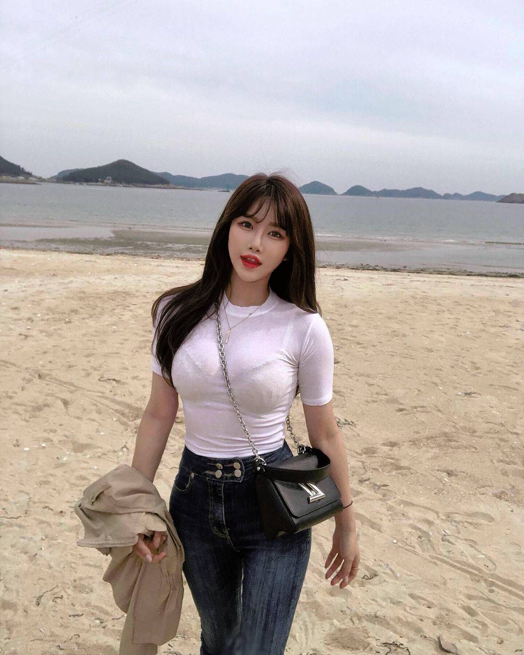 Bra lines | Scrolller