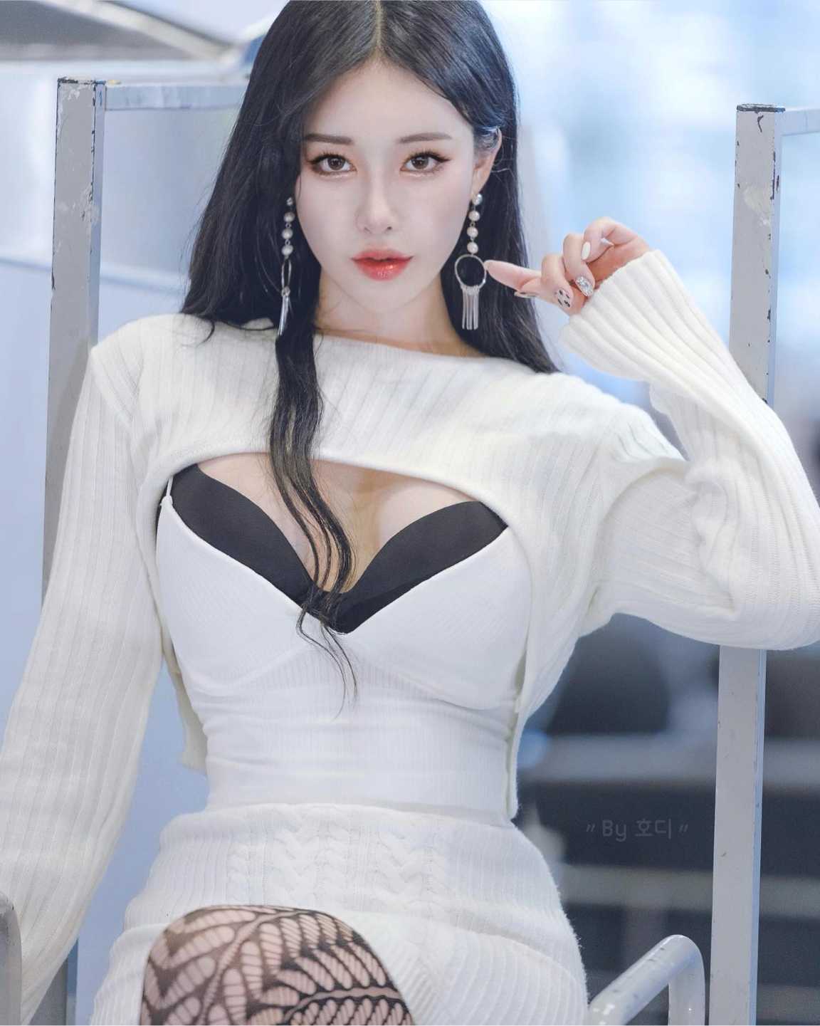 Bra window | Scrolller