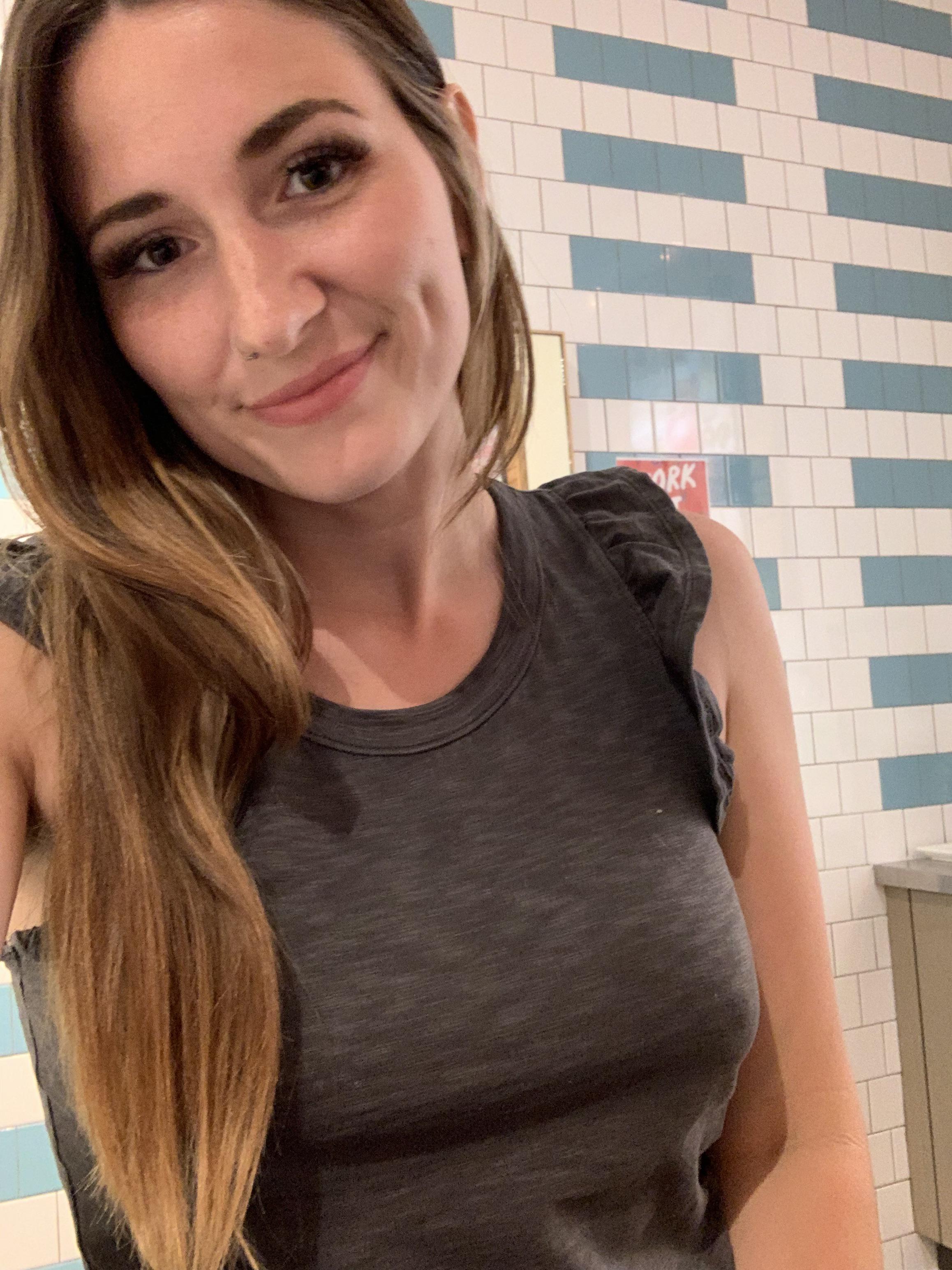 Braless at jenis splendid ice cream is splendid ;) | Scrolller