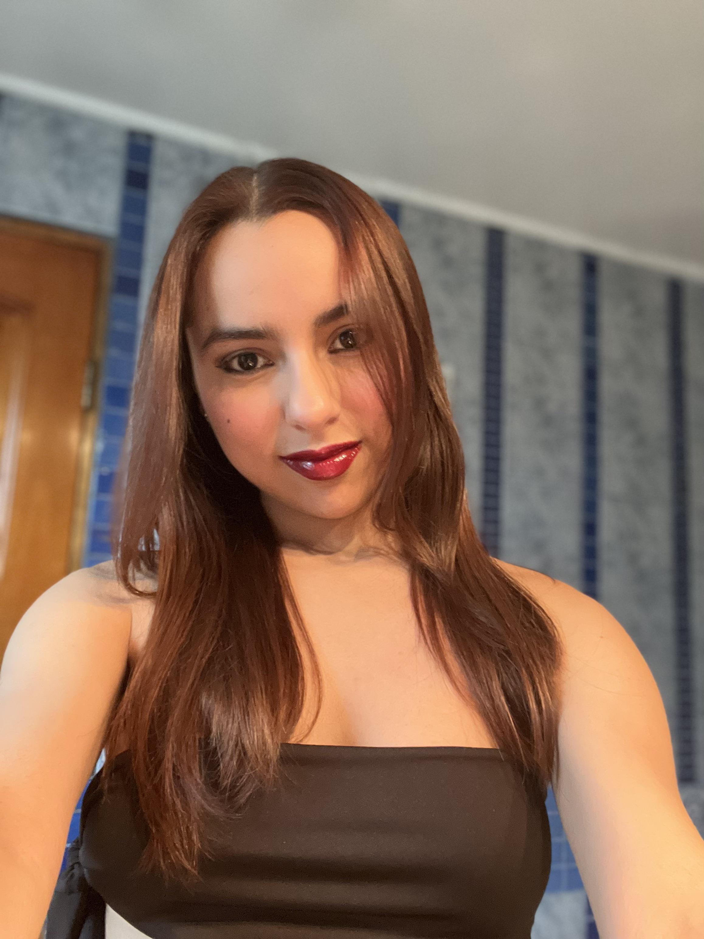 Brunette girl 😉 (f20) | Scrolller