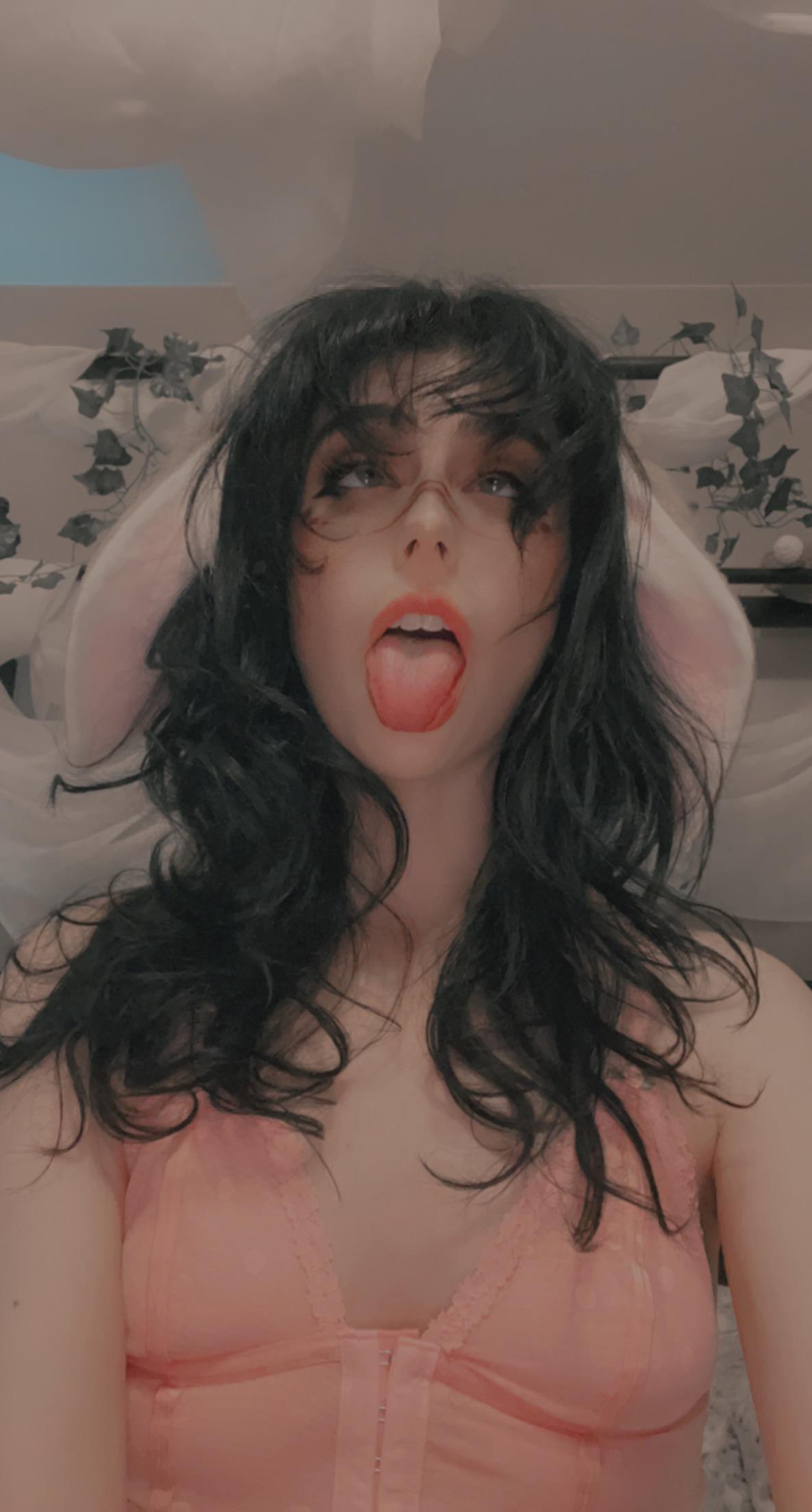 Bunny gorl | Scrolller