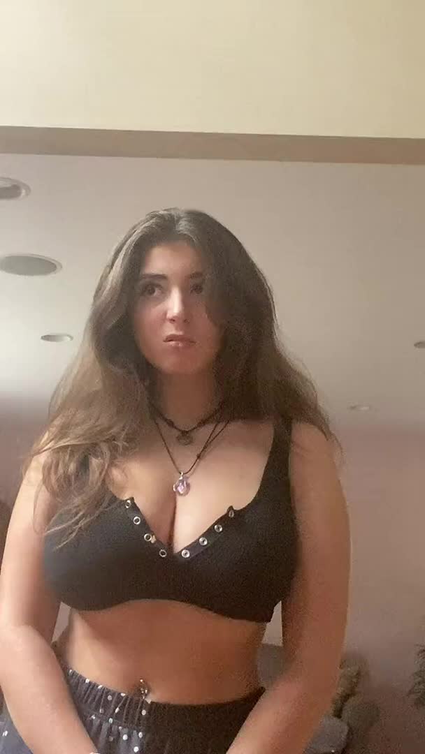 Busty Brunette | Scrolller