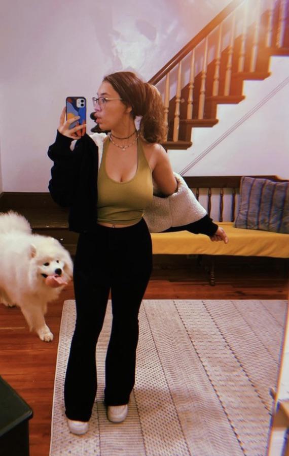 Busty in green | Scrolller