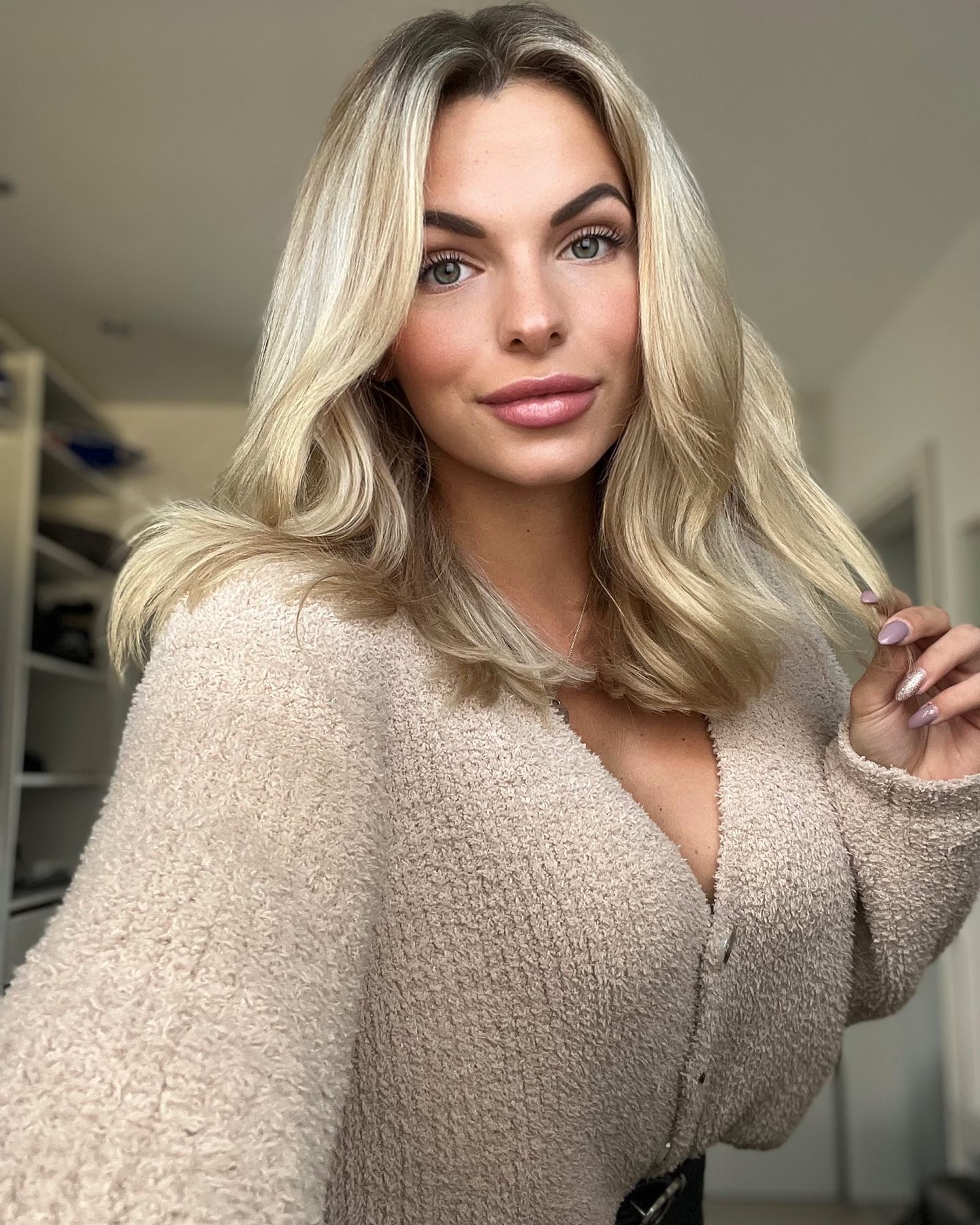 Button Down | Scrolller