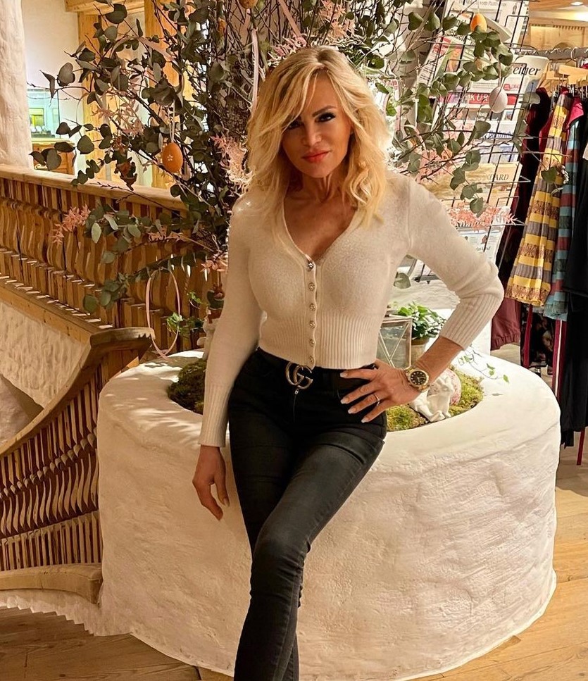 Button Stretcher | Scrolller