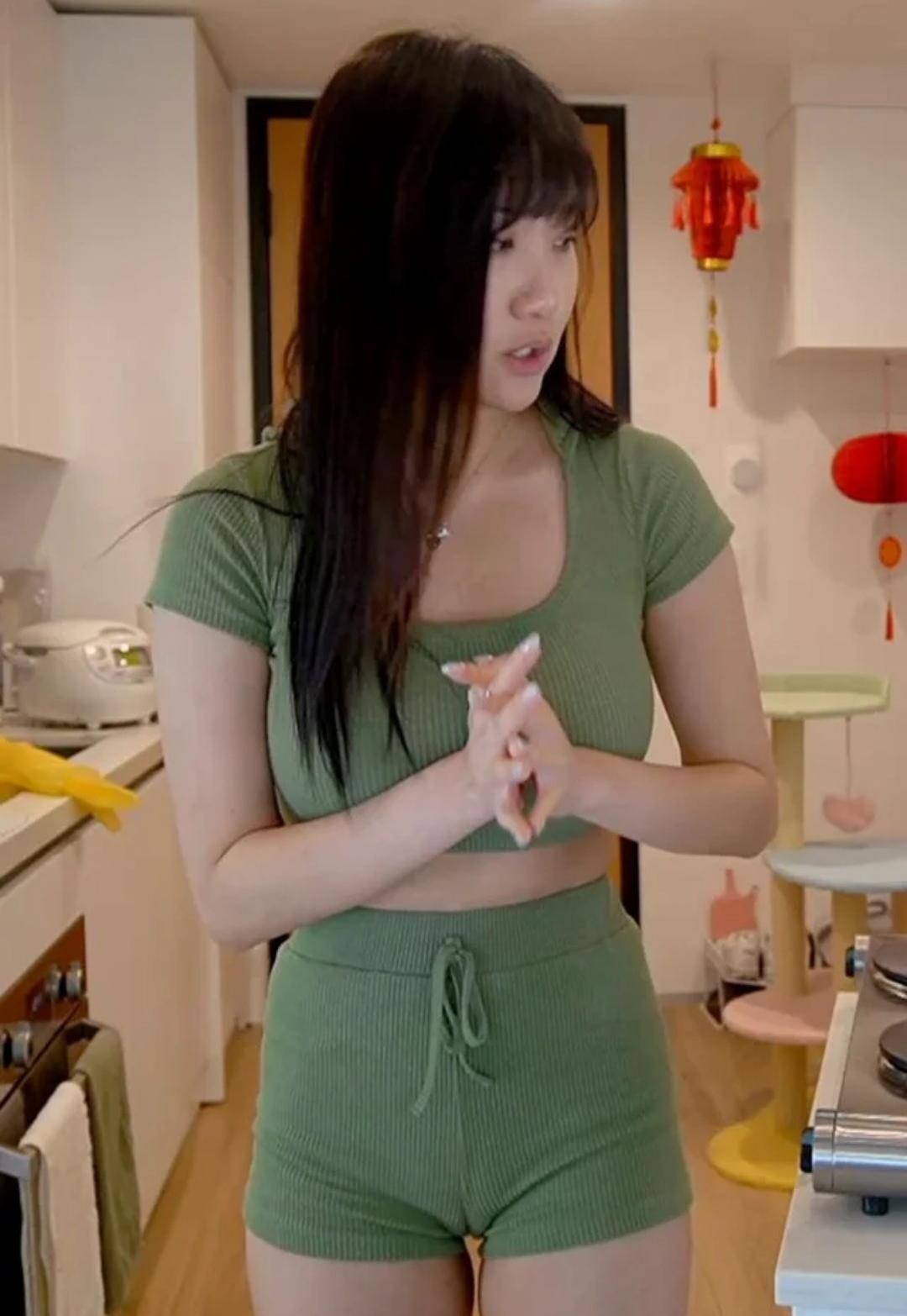 camel toe | Scrolller