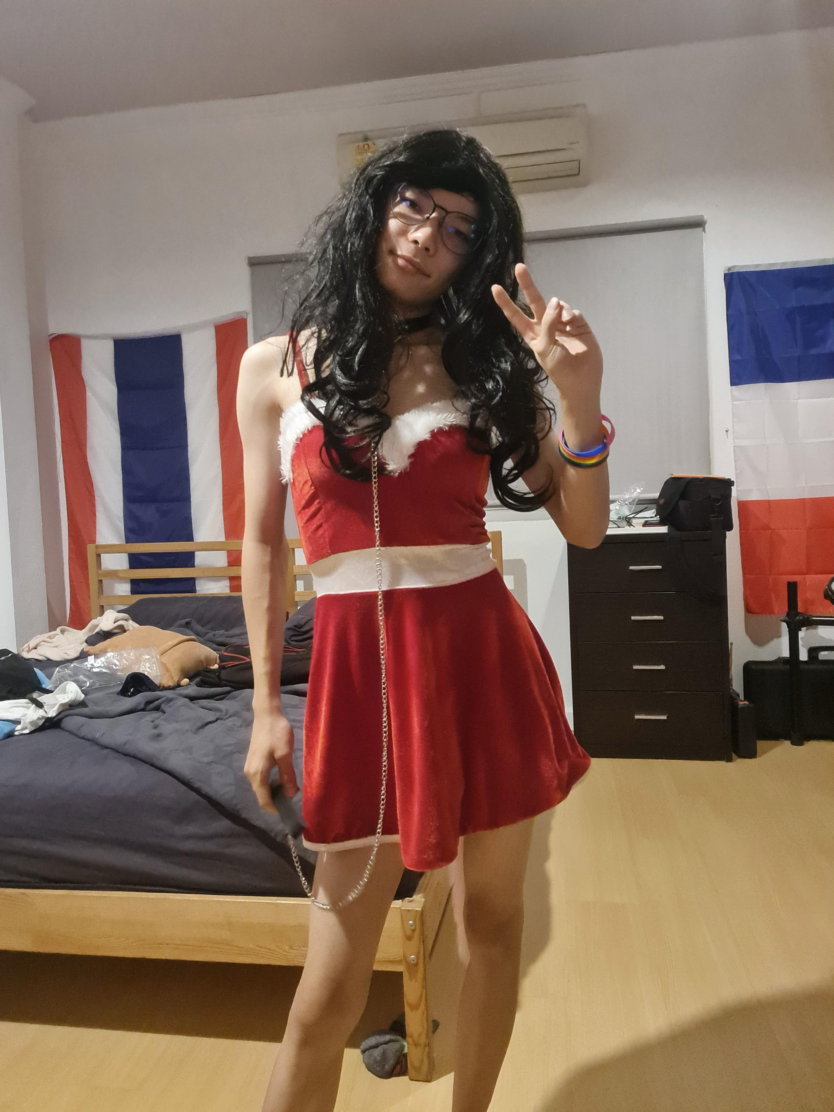 Can I be your Chrismas present? | Scrolller