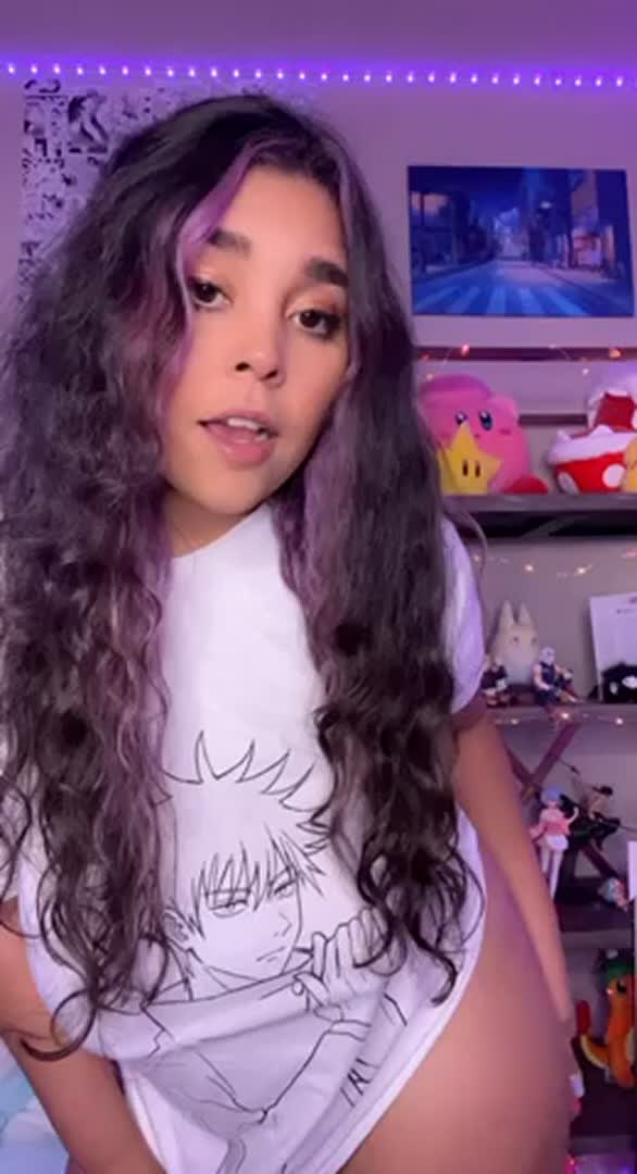 I got a little shy but I hope you like my body and my smile | Scrolller