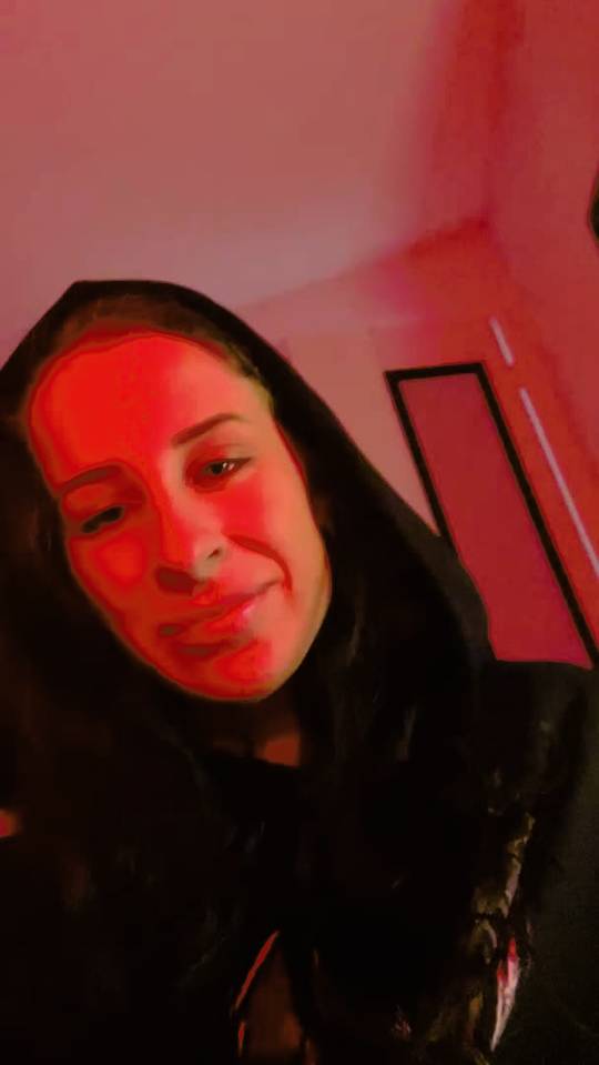 Can I interest you in some underboob? | Scrolller