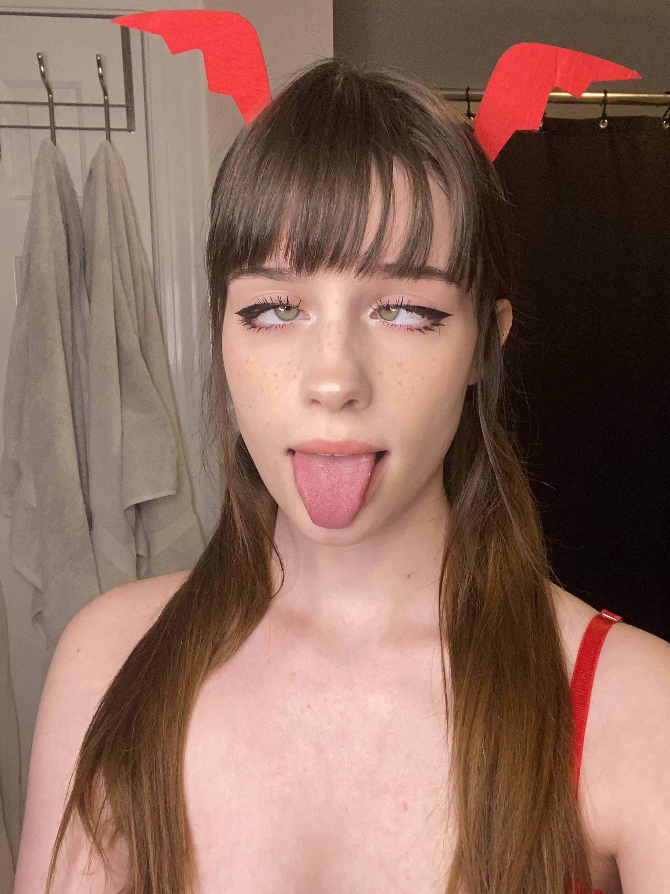 Might Let A Redditor That Likes This Cum On My Face 🤤 Scrolller
