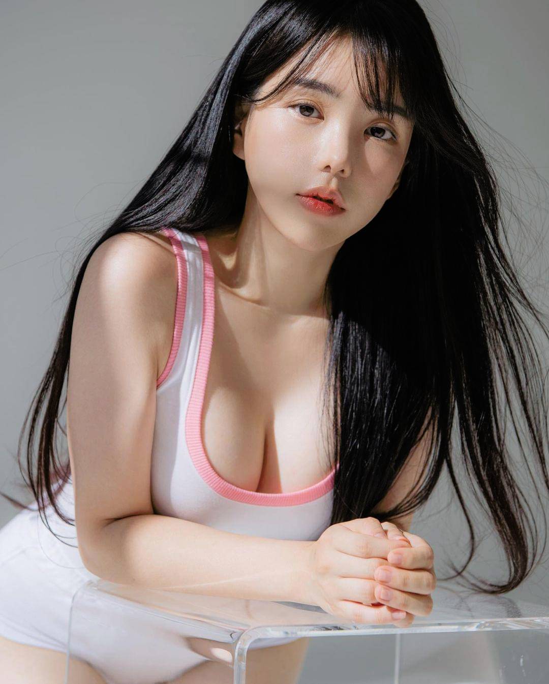 Can someone tell me who she is? | Scrolller