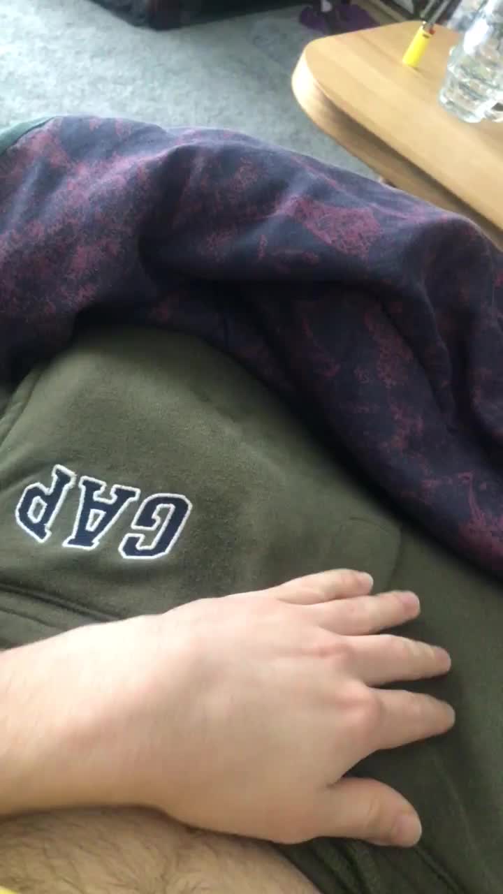 Can’t stop rubbing it | Scrolller