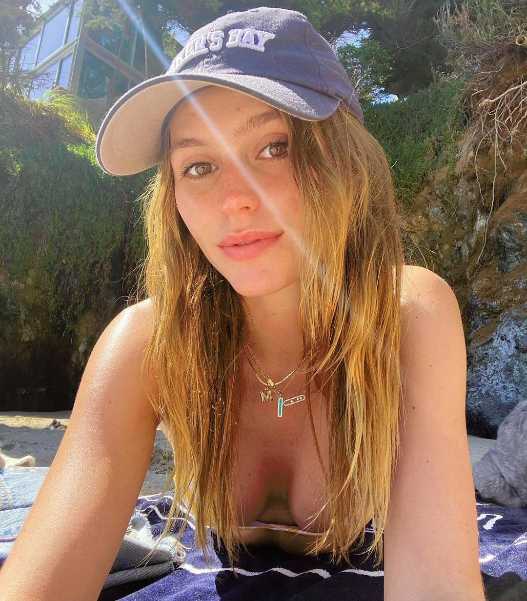 Can't keep eye contact | Scrolller