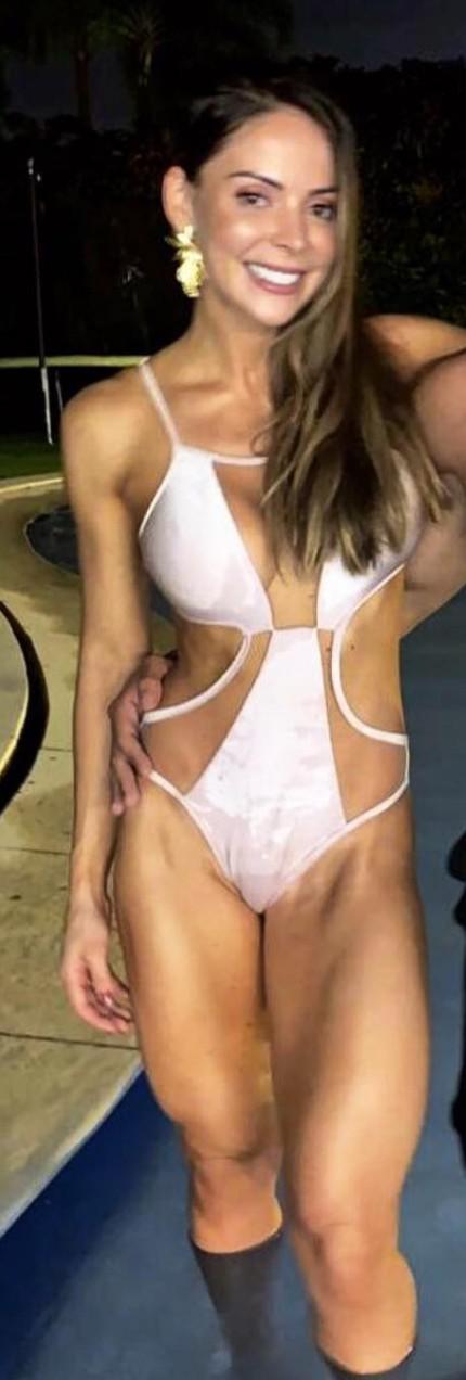 Carol AB | Scrolller