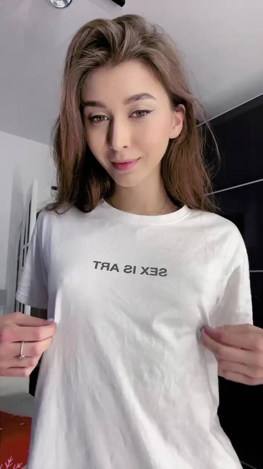 Caught you peeking | Scrolller