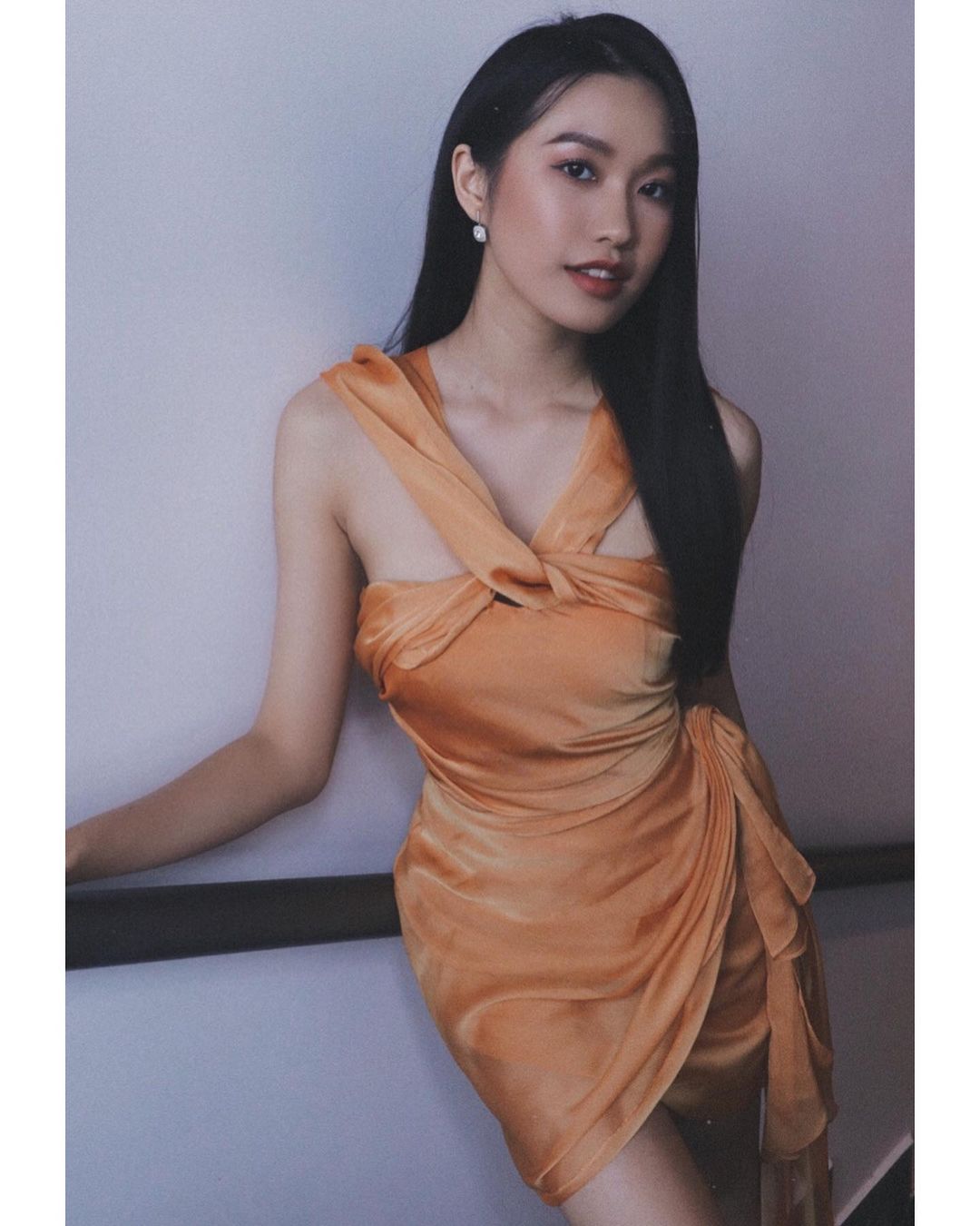 Caught you staring, but doesn't seem to mind | Scrolller