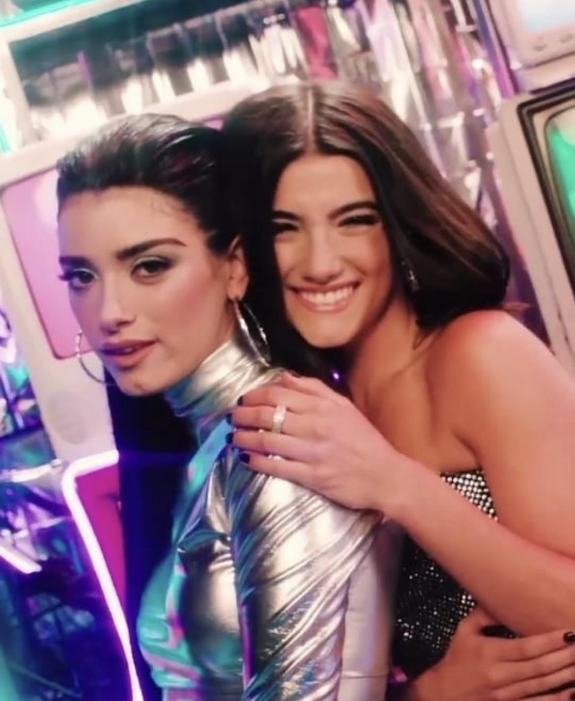 charli and dixie rare 💙 | Scrolller