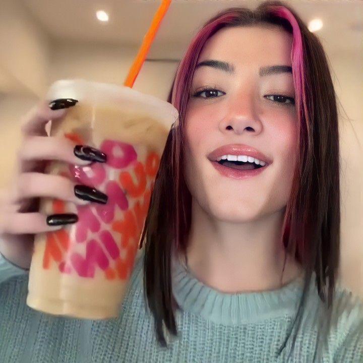 charli is the queen of dunkin💗 | Scrolller