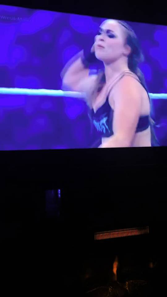 Charlotte Flair wardrobe malfunction at Wrestlemania 38 (2022) | Scrolller