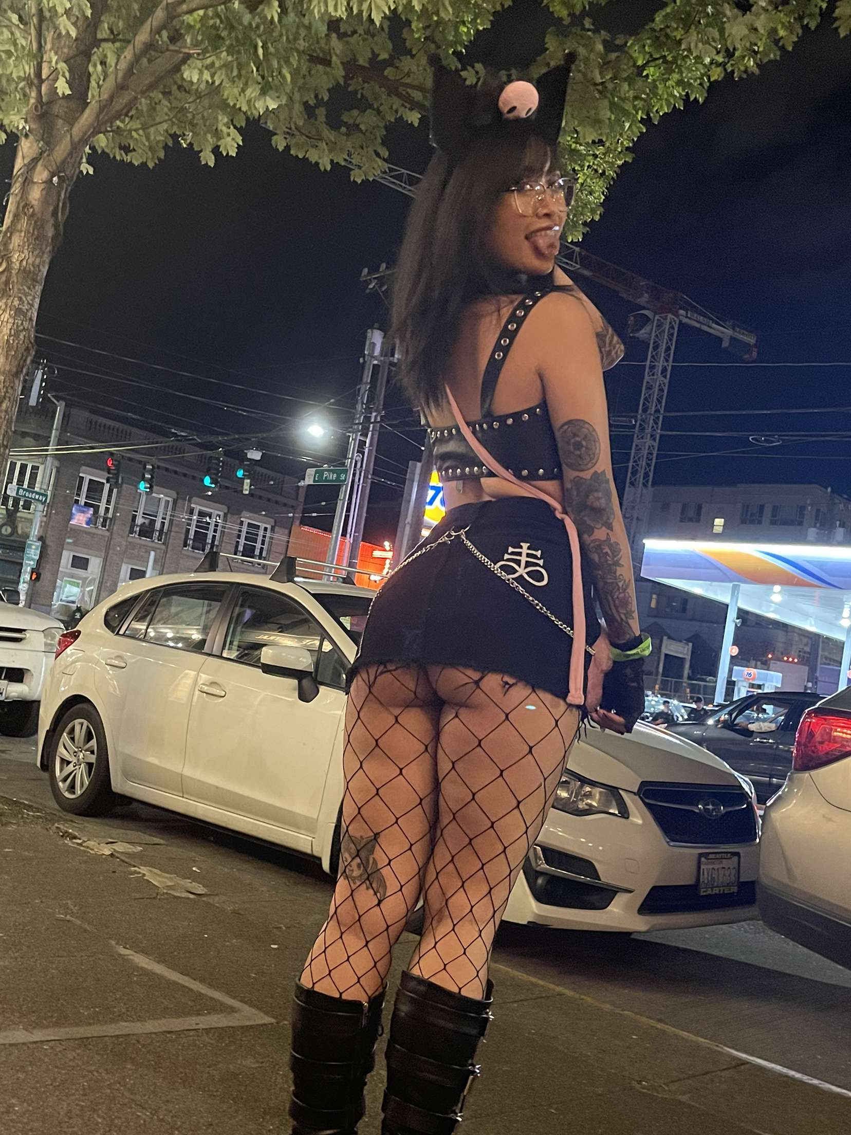 cheeks out in the city | Scrolller